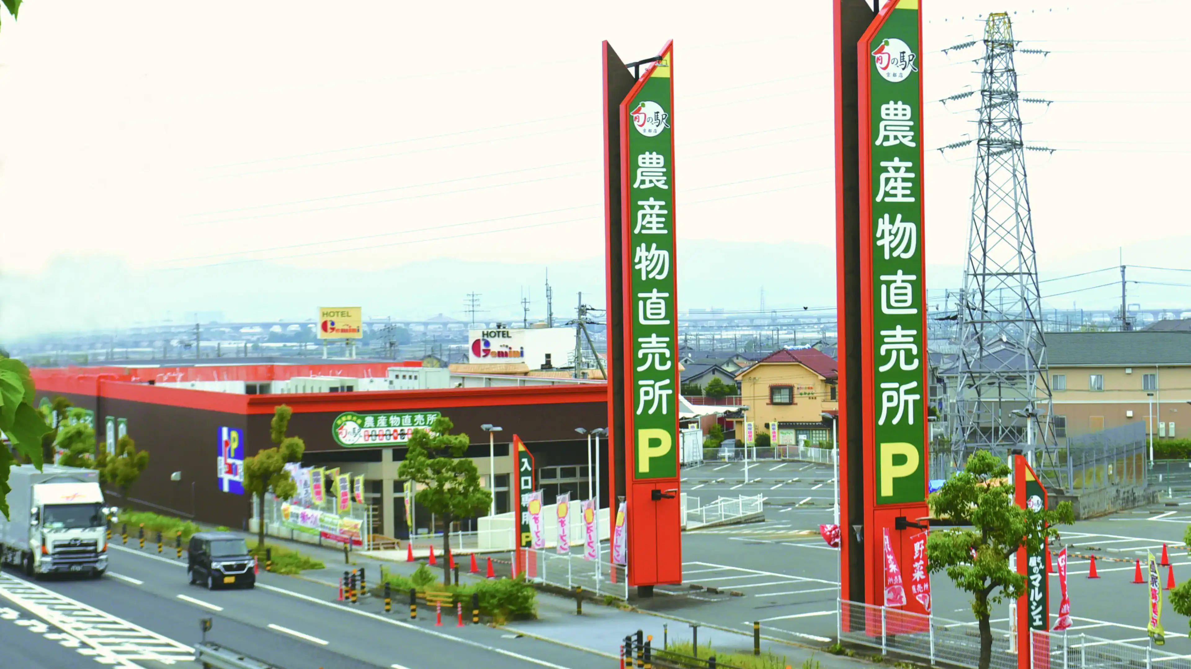 農産物直売所「旬の駅」、4年連続で売上アップ。各店舗の知識をアプリで共有し、ペーパーレス化も実現 | TUNAG(ツナグ)